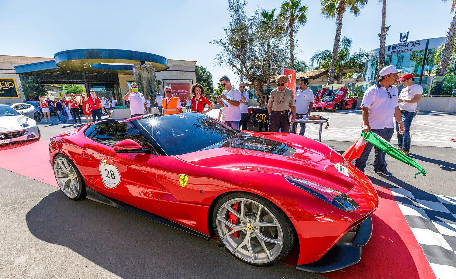 L'unique exemplaire de la Ferrari F12 TRS à la Cavalcade Ferrari 2014